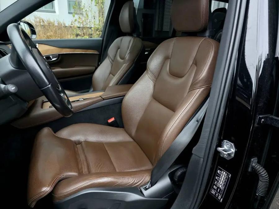 Black Volvo XC90 2020 in Riga, with an engine capacity of 2.00 L and mileage of 260 thousand km for 24490 €, photo 12 on AUTOMOTO.COM.LV