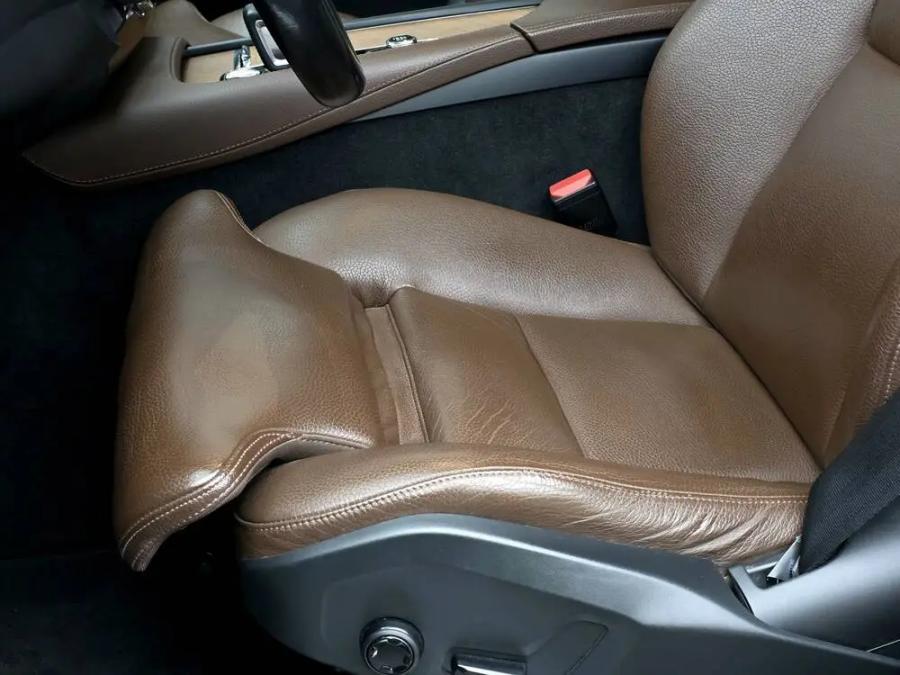 Black Volvo XC90 2020 in Riga, with an engine capacity of 2.00 L and mileage of 260 thousand km for 24490 €, photo 14 on AUTOMOTO.COM.LV