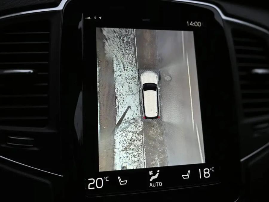 Black Volvo XC90 2020 in Riga, with an engine capacity of 2.00 L and mileage of 260 thousand km for 24490 €, photo 18 on AUTOMOTO.COM.LV