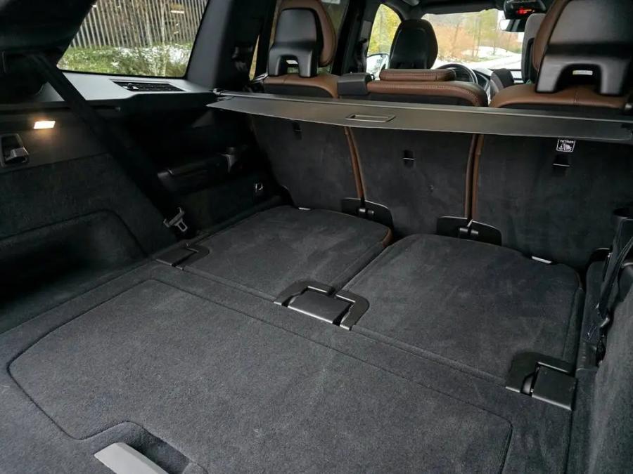 Black Volvo XC90 2020 in Riga, with an engine capacity of 2.00 L and mileage of 260 thousand km for 24490 €, photo 24 on AUTOMOTO.COM.LV