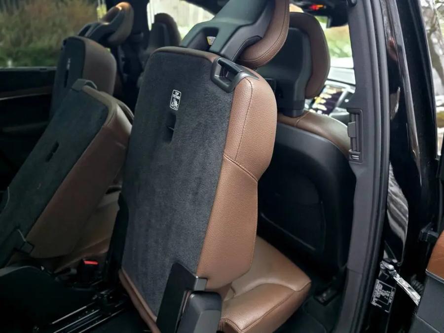 Black Volvo XC90 2020 in Riga, with an engine capacity of 2.00 L and mileage of 260 thousand km for 24490 €, photo 30 on AUTOMOTO.COM.LV