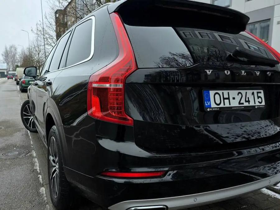 Black Volvo XC90 2020 in Riga, with an engine capacity of 2.00 L and mileage of 260 thousand km for 24490 €, photo 35 on AUTOMOTO.COM.LV