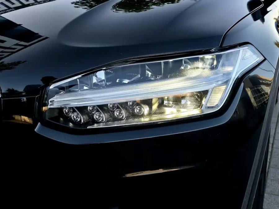 Black Volvo XC90 2020 in Riga, with an engine capacity of 2.00 L and mileage of 260 thousand km for 24490 €, photo 37 on AUTOMOTO.COM.LV