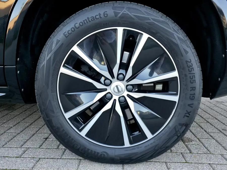 Black Volvo XC90 2020 in Riga, with an engine capacity of 2.00 L and mileage of 260 thousand km for 24490 €, photo 38 on AUTOMOTO.COM.LV