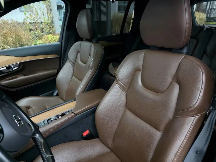 Black Volvo XC90 2020 in Riga, with an engine capacity of 2.00 L and mileage of 260 thousand km for 24490 €, photo 51 on AUTOMOTO.COM.LV