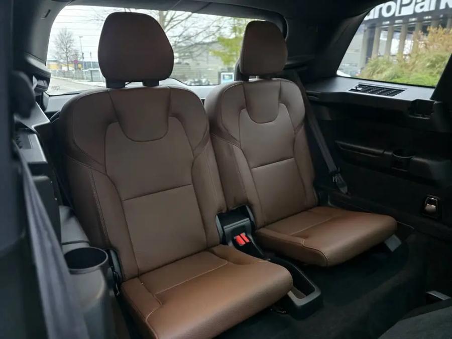 Black Volvo XC90 2020 in Riga, with an engine capacity of 2.00 L and mileage of 260 thousand km for 24490 €, photo 53 on AUTOMOTO.COM.LV