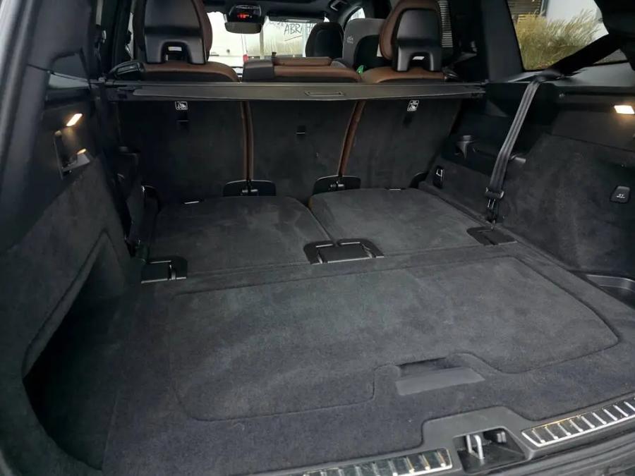 Black Volvo XC90 2020 in Riga, with an engine capacity of 2.00 L and mileage of 260 thousand km for 24490 €, photo 57 on AUTOMOTO.COM.LV