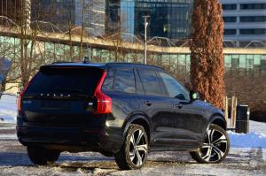 Melns Volvo XC90 2021 Viļņa, ar dzinēja tilpumu 1.97 L un nobraukumu 205 tūkst. km par 33990 €, foto 24 vietnē AUTOMOTO.COM.LV