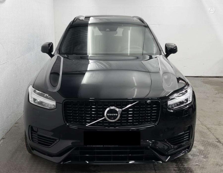 Black Volvo XC90 2021 in Vilnius, with an engine capacity of 1.97 L and mileage of 114 thousand km for 49990 €, photo 2 on AUTOMOTO.COM.LV