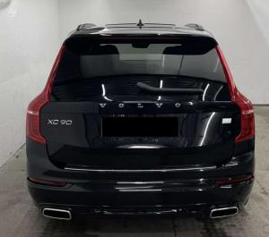 Black Volvo XC90 2021 in Vilnius, with an engine capacity of 1.97 L and mileage of 114 thousand km for 49990 €, photo 13 on AUTOMOTO.COM.LV