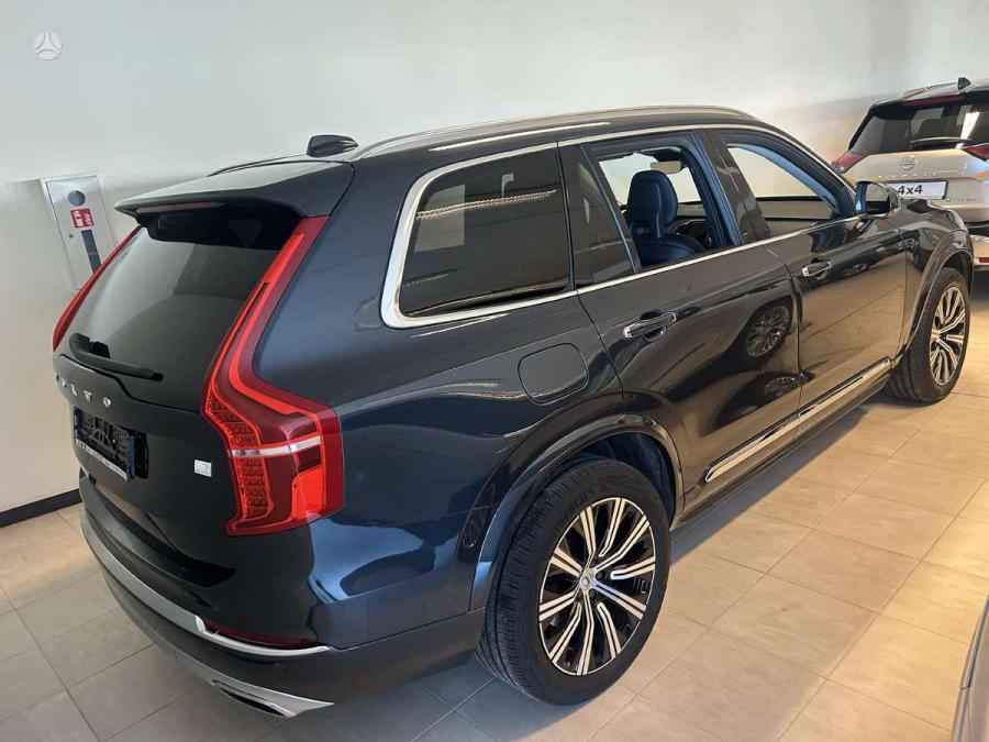 Black Volvo XC90 2021 in Siauliai, with an engine capacity of 1.97 L and mileage of 102 thousand km for 34500 €, photo 3 on AUTOMOTO.COM.LV