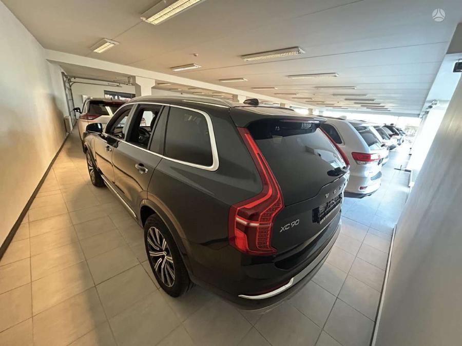 Black Volvo XC90 2021 in Siauliai, with an engine capacity of 1.97 L and mileage of 102 thousand km for 34500 €, photo 4 on AUTOMOTO.COM.LV