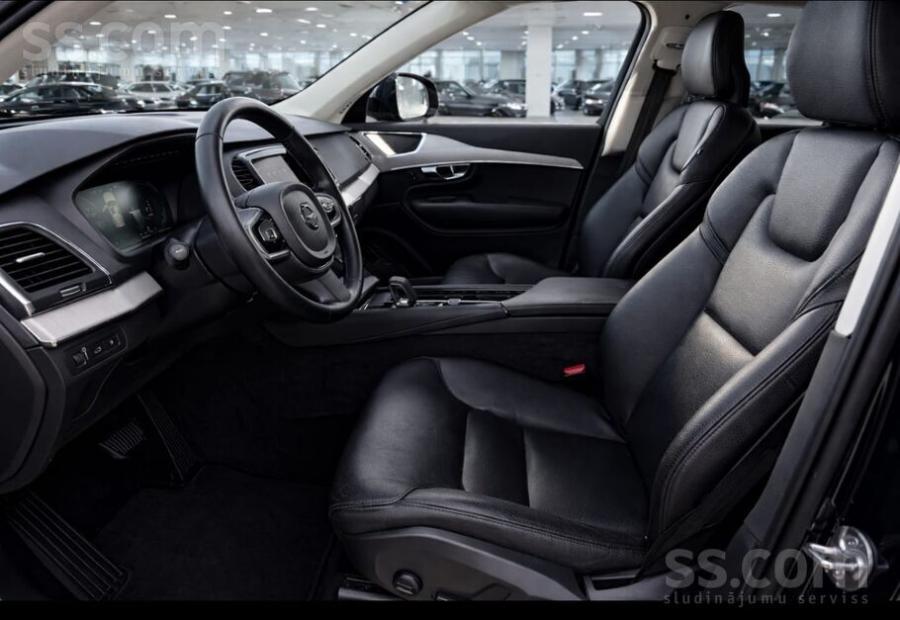Black Volvo XC90 2021 in Riga, with an engine capacity of 2.00 L and mileage of 131 thousand km for 39500 €, photo 4 on AUTOMOTO.COM.LV