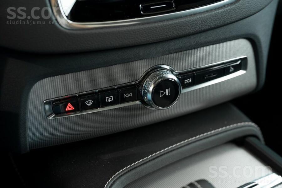 Melns Volvo XC90 2021 Rīga, ar dzinēja tilpumu 2.00 L un nobraukumu 52 tūkst. km par 45900 €, foto 15 vietnē AUTOMOTO.COM.LV