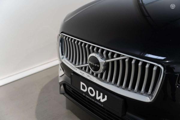 Black Volvo XC90 2021 in Vilnius, with an engine capacity of 1.97 L and mileage of 100 thousand km for 43900 €, photo 8 on AUTOMOTO.COM.LV