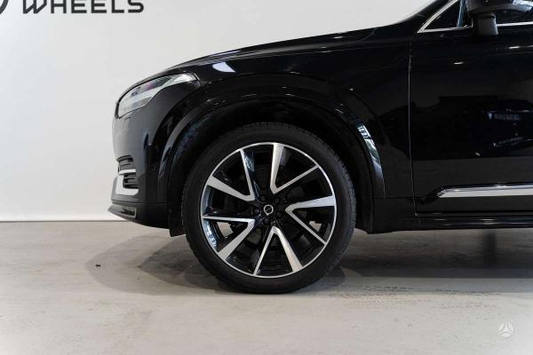 Black Volvo XC90 2021 in Vilnius, with an engine capacity of 1.97 L and mileage of 100 thousand km for 43900 €, photo 9 on AUTOMOTO.COM.LV