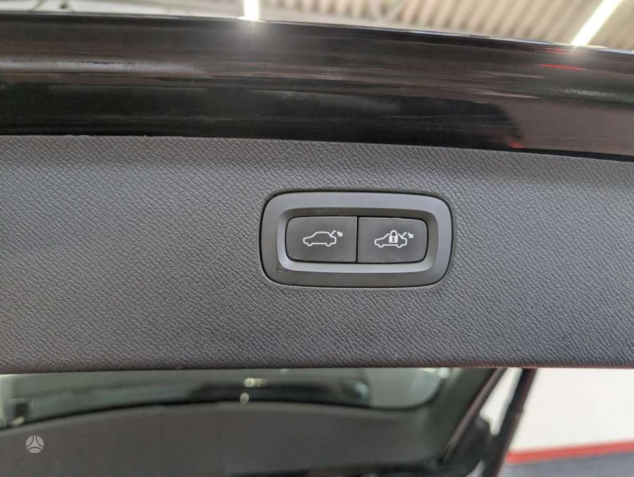 Melns Volvo XC90 2021 Kauņa, ar dzinēja tilpumu 1.97 L un nobraukumu 101 tūkst. km par 34900 €, foto 14 vietnē AUTOMOTO.COM.LV