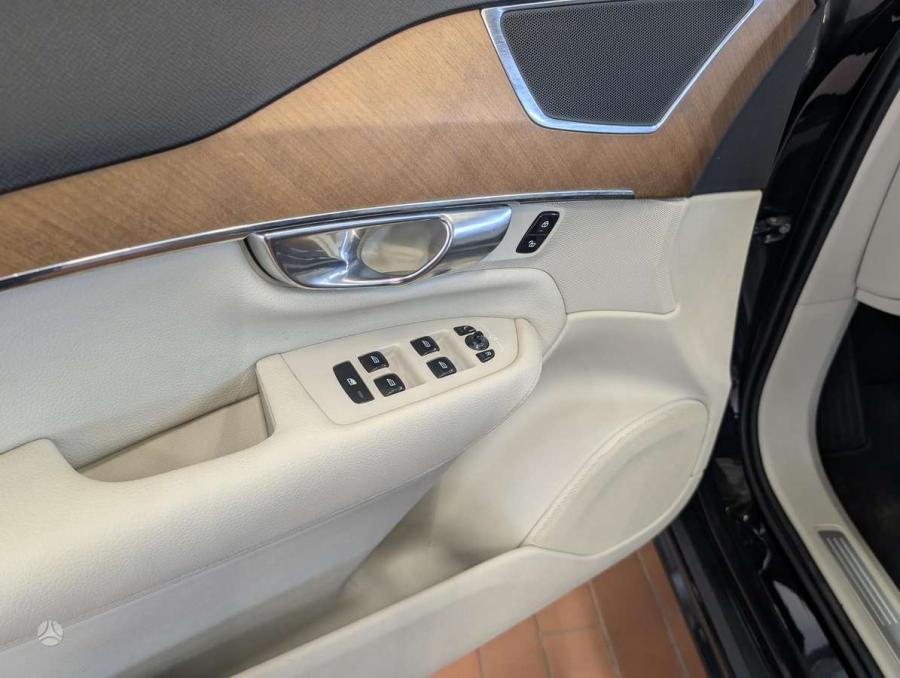 Melns Volvo XC90 2021 Kauņa, ar dzinēja tilpumu 1.97 L un nobraukumu 101 tūkst. km par 34900 €, foto 16 vietnē AUTOMOTO.COM.LV