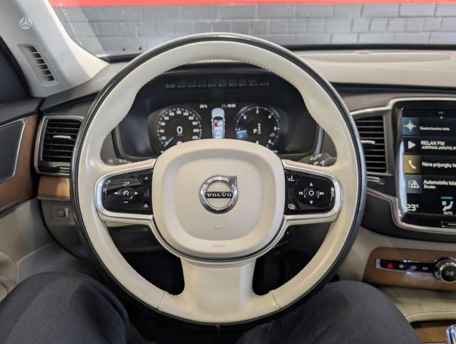 Melns Volvo XC90 2021 Kauņa, ar dzinēja tilpumu 1.97 L un nobraukumu 101 tūkst. km par 34900 €, foto 17 vietnē AUTOMOTO.COM.LV