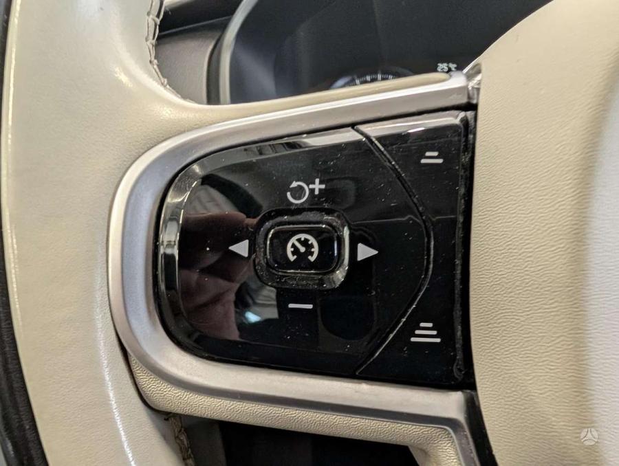 Melns Volvo XC90 2021 Kauņa, ar dzinēja tilpumu 1.97 L un nobraukumu 101 tūkst. km par 34900 €, foto 19 vietnē AUTOMOTO.COM.LV