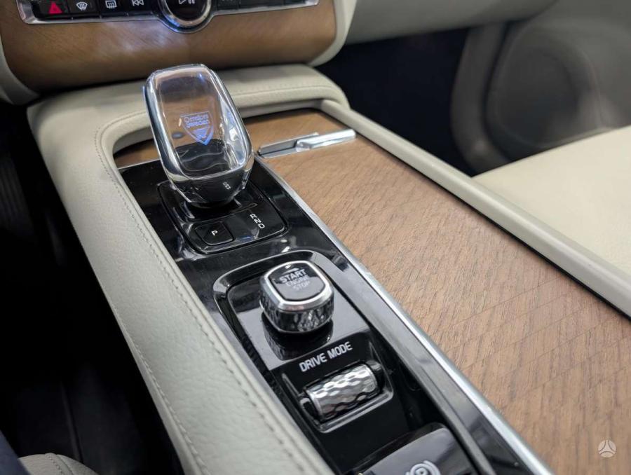 Melns Volvo XC90 2021 Kauņa, ar dzinēja tilpumu 1.97 L un nobraukumu 101 tūkst. km par 34900 €, foto 26 vietnē AUTOMOTO.COM.LV