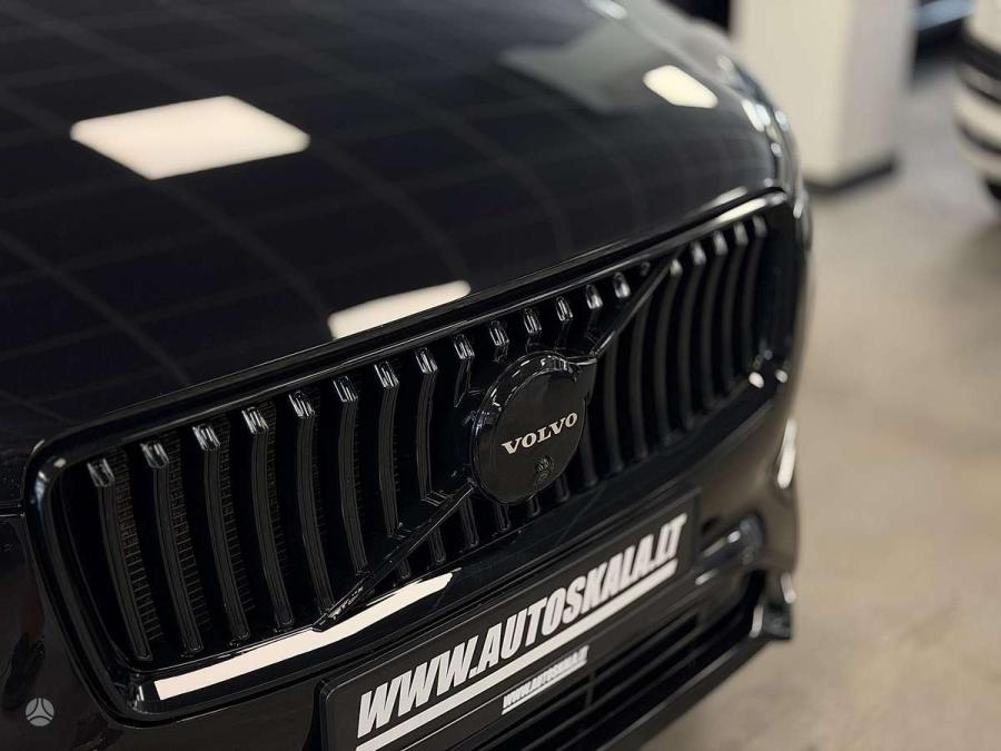 Black Volvo XC90 2021 in Klaipeda, with an engine capacity of 1.97 L and mileage of 142 thousand km for 27900 €, photo 3 on AUTOMOTO.COM.LV