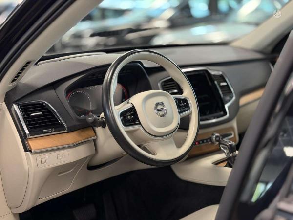 Black Volvo XC90 2021 in Klaipeda, with an engine capacity of 1.97 L and mileage of 142 thousand km for 27900 €, photo 7 on AUTOMOTO.COM.LV