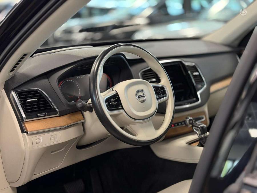 Black Volvo XC90 2021 in Klaipeda, with an engine capacity of 1.97 L and mileage of 142 thousand km for 27900 €, photo 7 on AUTOMOTO.COM.LV