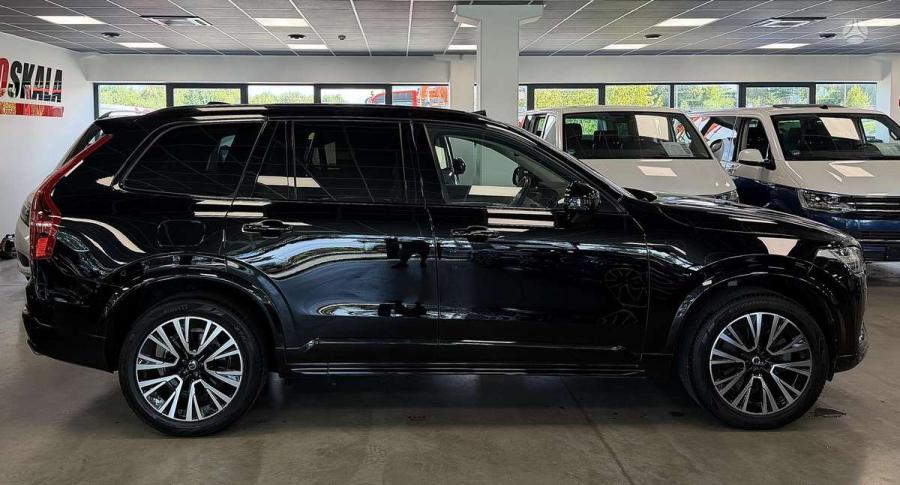 Black Volvo XC90 2021 in Klaipeda, with an engine capacity of 1.97 L and mileage of 142 thousand km for 27900 €, photo 15 on AUTOMOTO.COM.LV