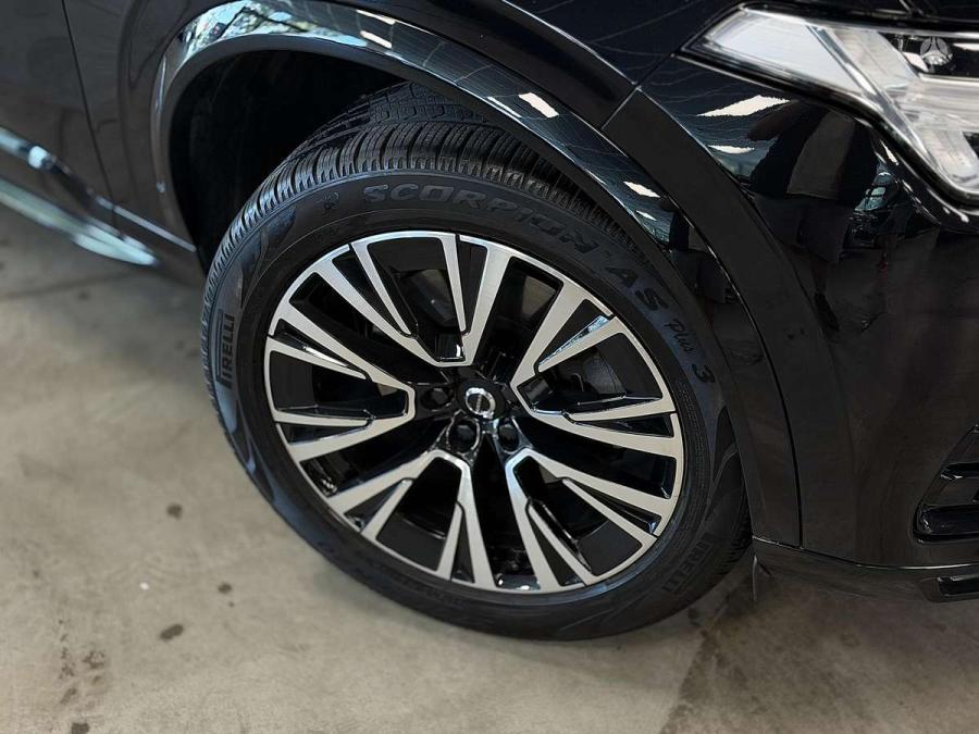Black Volvo XC90 2021 in Klaipeda, with an engine capacity of 1.97 L and mileage of 142 thousand km for 27900 €, photo 18 on AUTOMOTO.COM.LV