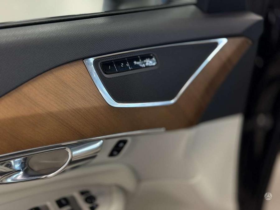 Black Volvo XC90 2021 in Klaipeda, with an engine capacity of 1.97 L and mileage of 142 thousand km for 27900 €, photo 20 on AUTOMOTO.COM.LV