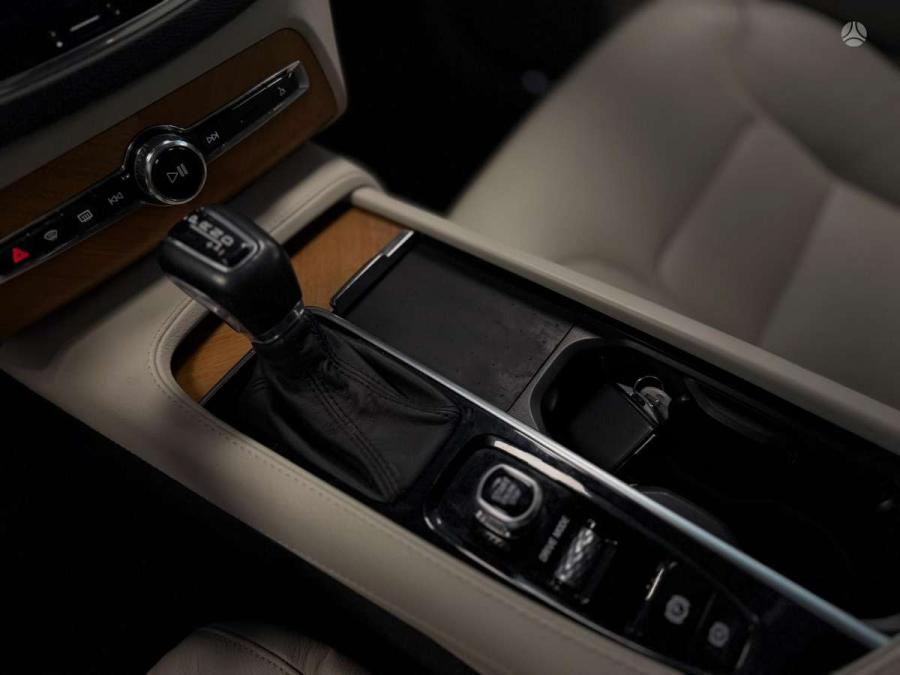 Black Volvo XC90 2021 in Klaipeda, with an engine capacity of 1.97 L and mileage of 142 thousand km for 27900 €, photo 22 on AUTOMOTO.COM.LV