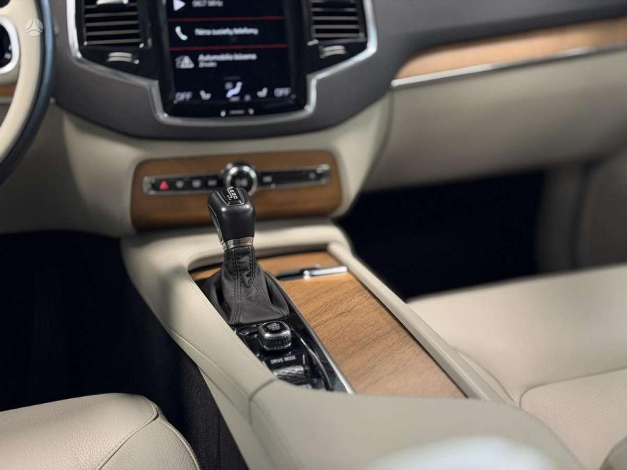 Black Volvo XC90 2021 in Klaipeda, with an engine capacity of 1.97 L and mileage of 142 thousand km for 27900 €, photo 25 on AUTOMOTO.COM.LV