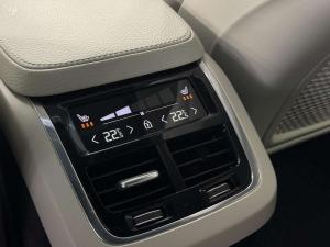 Black Volvo XC90 2021 in Klaipeda, with an engine capacity of 1.97 L and mileage of 142 thousand km for 27900 €, photo 29 on AUTOMOTO.COM.LV