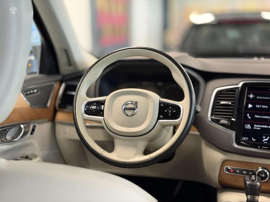 Black Volvo XC90 2021 in Klaipeda, with an engine capacity of 1.97 L and mileage of 142 thousand km for 27900 €, photo 31 on AUTOMOTO.COM.LV