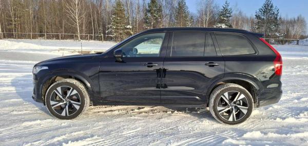 Black Volvo XC90 2022 in Panevezys, with an engine capacity of 1.97 L and mileage of 255 thousand km for 28400 €, photo 2 on AUTOMOTO.COM.LV