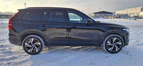 Black Volvo XC90 2022 in Panevezys, with an engine capacity of 1.97 L and mileage of 255 thousand km for 28400 €, photo 5 on AUTOMOTO.COM.LV