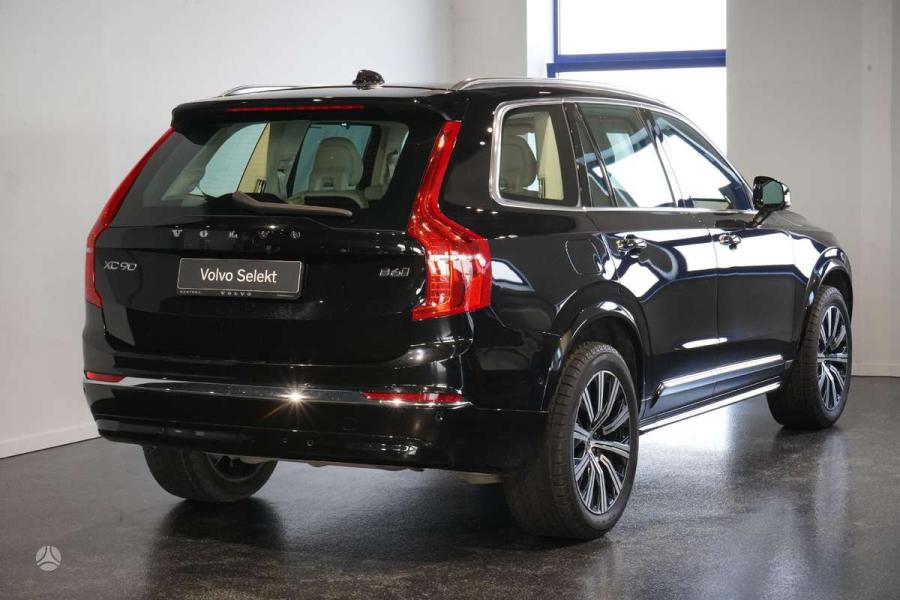 Black Volvo XC90 2022 in Vilnius, with an engine capacity of 1.97 L and mileage of 63 thousand km for 47900 €, photo 3 on AUTOMOTO.COM.LV