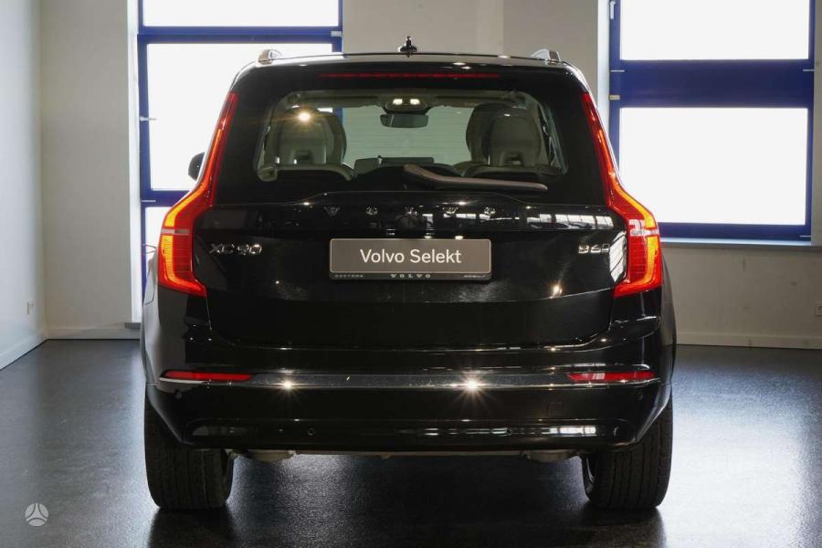 Black Volvo XC90 2022 in Vilnius, with an engine capacity of 1.97 L and mileage of 63 thousand km for 47900 €, photo 6 on AUTOMOTO.COM.LV