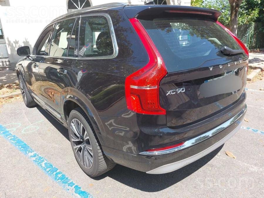 Black Volvo XC90 2022 in Riga, with an engine capacity of 2.00 L and mileage of 189 thousand km for 31950 €, photo 3 on AUTOMOTO.COM.LV