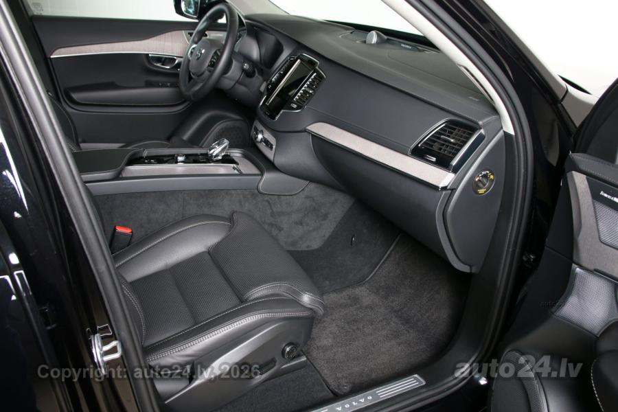 Black Volvo XC90 2022 in Parnu, with an engine capacity of 2.00 L and mileage of 18 thousand km for 59990 €, photo 13 on AUTOMOTO.COM.LV