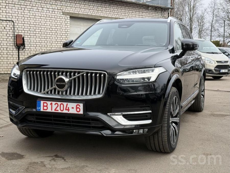 Black Volvo XC90 2023 in Riga, with an engine capacity of 2.00 L and mileage of 0 thousand km for 46000 €, photo 3 on AUTOMOTO.COM.LV