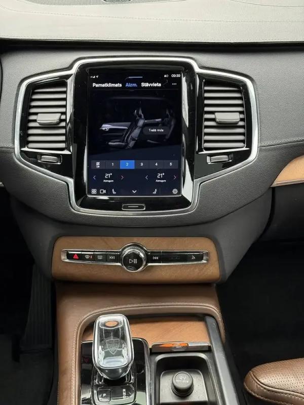 Melns Volvo XC90 2023 Rīga, ar dzinēja tilpumu 2.00 L un nobraukumu 9 tūkst. km par 46000 €, foto 10 vietnē AUTOMOTO.COM.LV