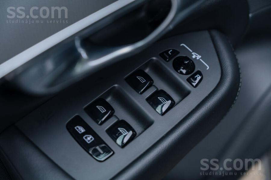 Melns Volvo XC90 2023 Rīga, ar dzinēja tilpumu 2.00 L un nobraukumu 91 tūkst. km par 48900 €, foto 13 vietnē AUTOMOTO.COM.LV