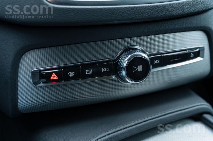 Melns Volvo XC90 2023 Rīga, ar dzinēja tilpumu 2.00 L un nobraukumu 91 tūkst. km par 48900 €, foto 20 vietnē AUTOMOTO.COM.LV