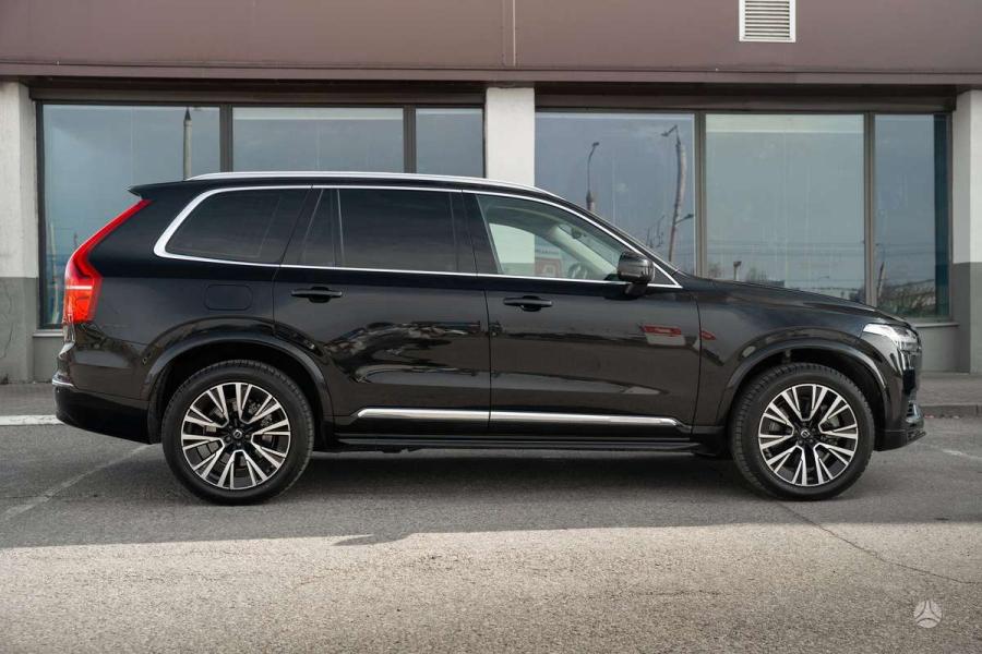 Black Volvo XC90 2023 in Vilnius, with an engine capacity of 1.97 L and mileage of 52 thousand km for 44950 €, photo 5 on AUTOMOTO.COM.LV