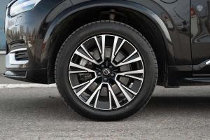 Black Volvo XC90 2023 in Vilnius, with an engine capacity of 1.97 L and mileage of 52 thousand km for 44950 €, photo 11 on AUTOMOTO.COM.LV
