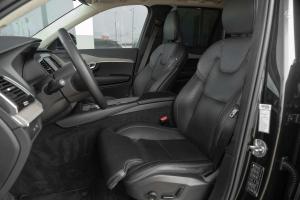 Black Volvo XC90 2023 in Vilnius, with an engine capacity of 1.97 L and mileage of 52 thousand km for 44950 €, photo 12 on AUTOMOTO.COM.LV