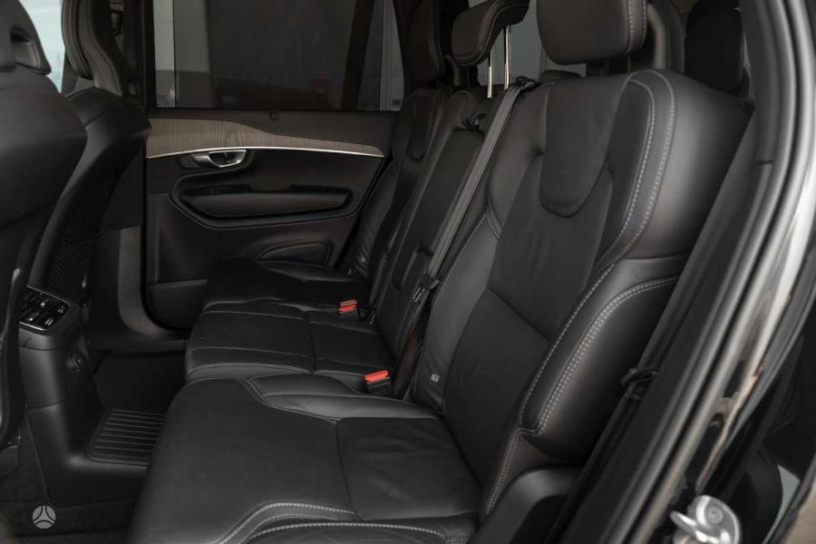 Black Volvo XC90 2023 in Vilnius, with an engine capacity of 1.97 L and mileage of 52 thousand km for 44950 €, photo 13 on AUTOMOTO.COM.LV