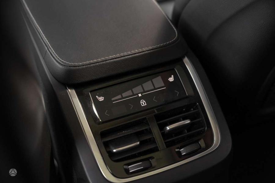 Black Volvo XC90 2023 in Vilnius, with an engine capacity of 1.97 L and mileage of 52 thousand km for 44950 €, photo 15 on AUTOMOTO.COM.LV